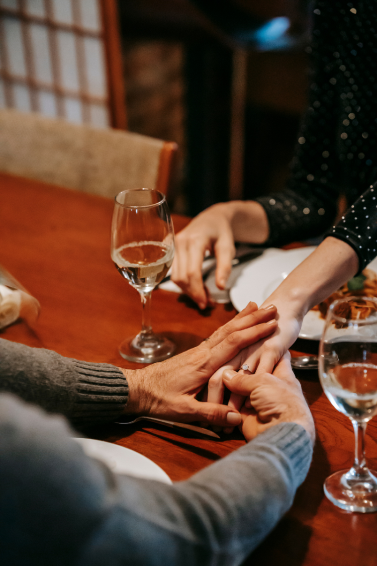 Body Language: What To Look For on a First Date