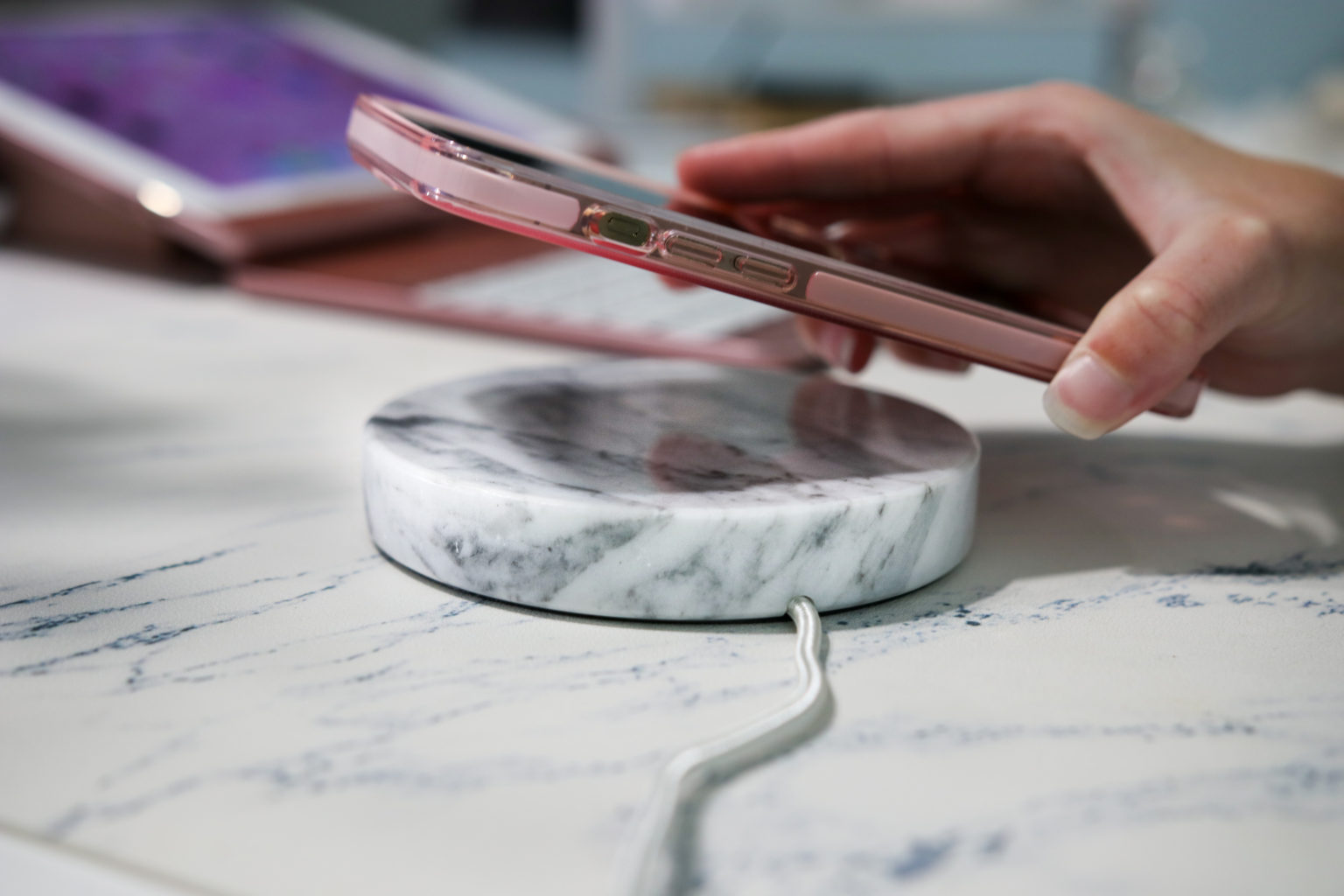 Office Product Pick: Einova Wireless Charging Stone