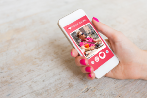 7 Dating App Red Flags You Can Spot From Their Profile