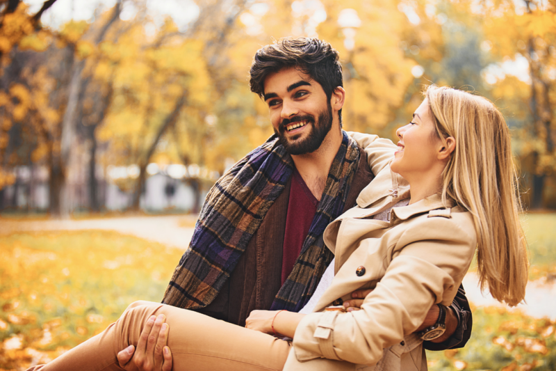 15 Amazing Fall Date Ideas To Get Into the Autumn Spirit