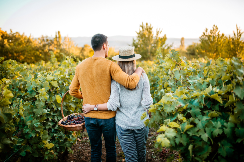 15 Amazing Fall Date Ideas To Get Into the Autumn Spirit